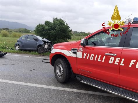 Scontro Frontale Tra Due Auto Un Ferito è Rimasto Incastrato Tra Le