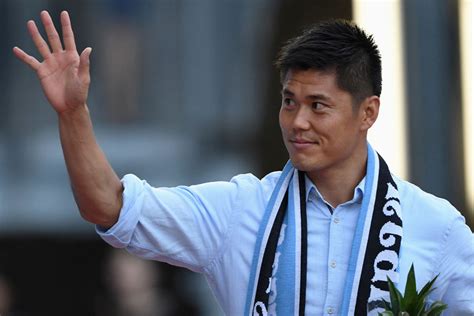 Gk川島永嗣、古巣川崎の試合に私服で登場！ 新旧日本代表3ショット公開で反響 フットボールゾーン