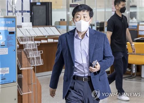 법정 향하는 ‘대북전단 살포 박상학 대표 연합뉴스