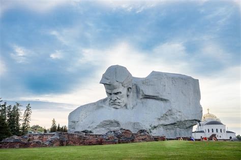 Premium Photo | Belarus brest august 2023 memorial monument to the hero ...
