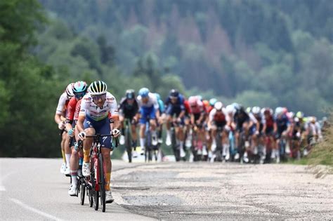 Tour De France Les Conversations Entre Directeurs Sportifs Et Coureurs