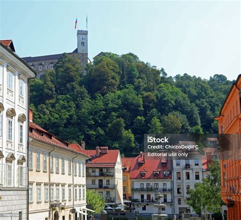 도시의 광장과 류블 랴 스키 그라드 라고 불리는 고대 성의 탑 0명에 대한 스톡 사진 및 기타 이미지 Istock