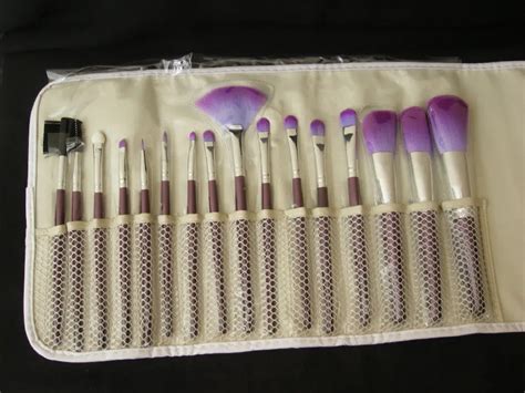 لمس کردن زیبایی و عکس‌ هایی از لوازم آرایشی با کیفیت بالا