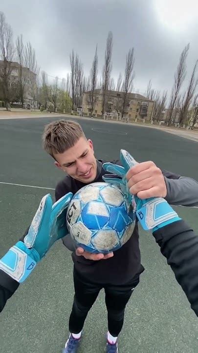 Липкие перчатки 🧤 #вратарь #футбол #goalkeeper #goalkeepergloves - YouTube