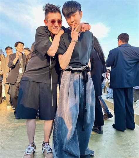 陈冠希近照潇洒帅气 穿黑衣配彩色项链简约时尚 搜狐大视野 搜狐新闻