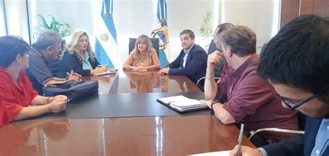 La ministra de Educación mantuvo el primer encuentro oficial con los