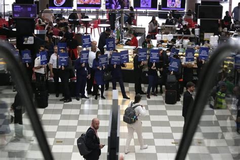 Aeroportos de SP têm voos atrasados e cancelados devido à paralisação Metrópoles