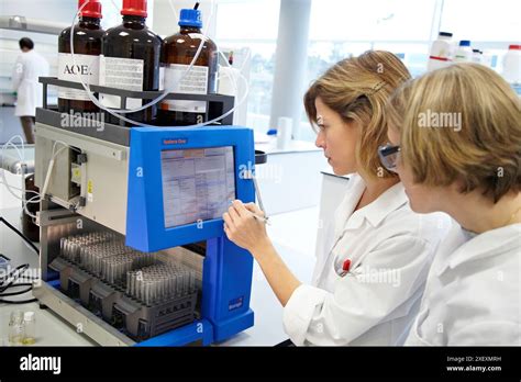 Flash Chromatography Method Used To Purify Individual Chemical