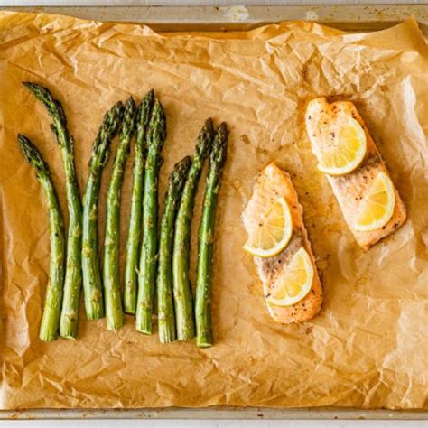 Lachs mit grünem Spargel aus dem Ofen