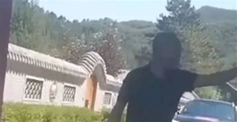 “管到我头上了？！”董事长开车进长城景区，被拒后强拆大门？公司这样回应腾讯新闻