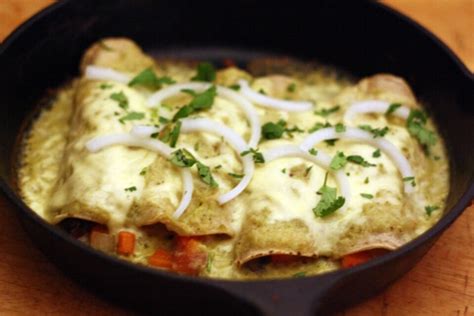 Enchiladas Suizas Con Queso Crema