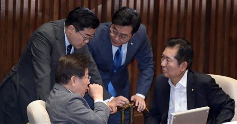 대화하는 이재명 박찬대 정경태 정청래