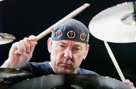 Zum Tod Des Rush Drummers Neil Peart Schlagzeug Philosoph Auf Den
