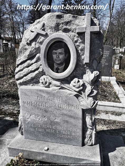 Надгробен паметник от Мрамор Модел 40 Надгробни паметници от Мрамор