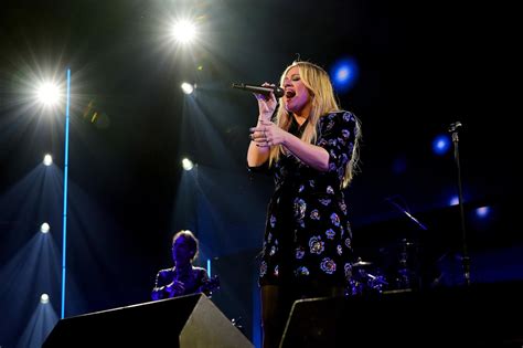 Kelly Clarkson Ripped Her Pants In ‘since U Been Gone Music Video Us
