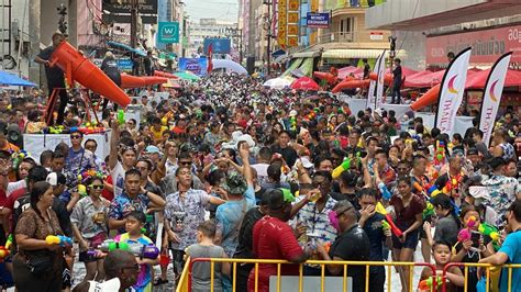 เริ่มแล้ว หาดใหญ่มิดไนท์สงกรานต์ คนไทย นทท ออกมาเล่นน้ำ ปาร์ตี้โฟมสุดคึกคัก