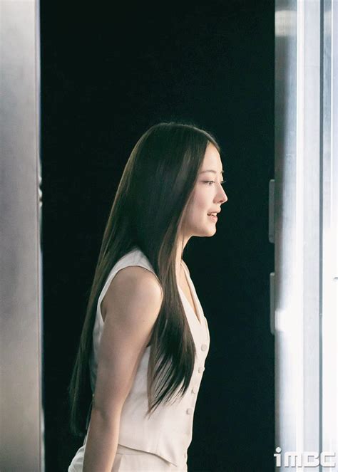 움짤 이세영 민소매 하얀 덕임