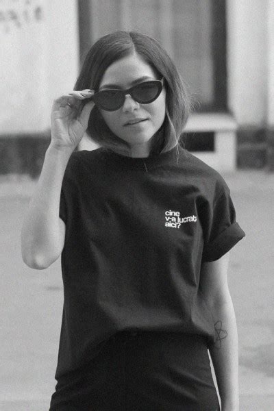 Tricou Unisex Negru Cine V A Lucrat Aici