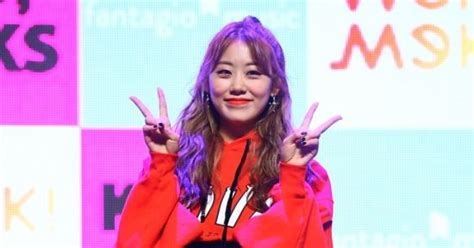 St포토 위키미키 루아 세상을 밝히는 미소