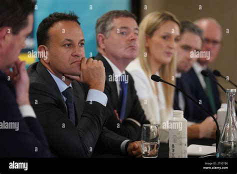 Le Chef Du Parti Et Taoiseach Leo Varadkar Lors Dune Conférence