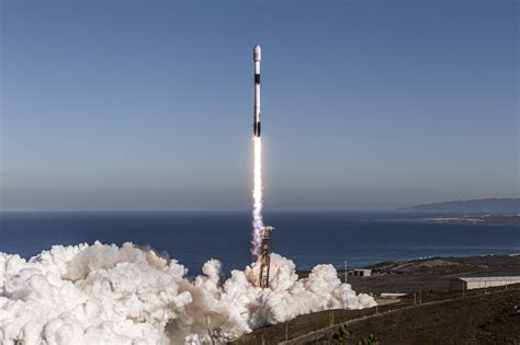 Spacex Lanza La Misión Starlink 4 11 En California • Frontera Espacial