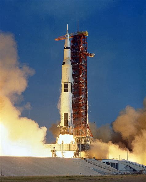 Start Apollo 11