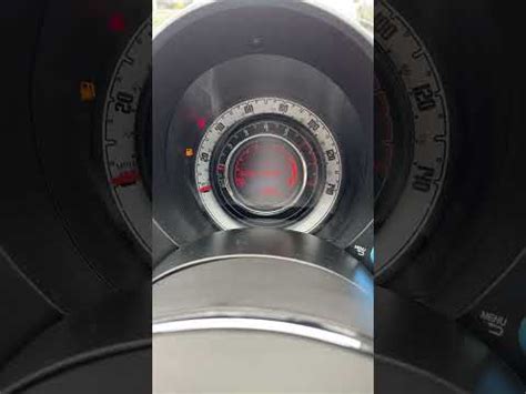 Comment réinitialiser le témoin de pression des pneus de la Fiat 500