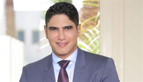 شاهدوا بالصور زوجة أبو هشيمة الأولى وأولاده الشباب الذين خطفوا الأنظار