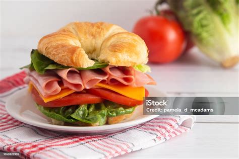 햄과 양상추 치즈와 신선한 크로에 토마토 치즈 샌드위치 샌드위치 음식에 대한 스톡 사진 및 기타 이미지 샌드위치 음식 크루