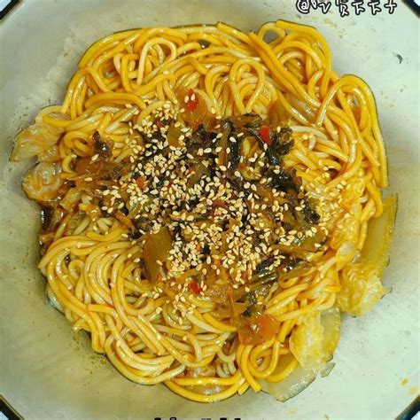 爱吃拌面的姐妹必看！糖醋拌面！超简单卡子蜂蜜青菜