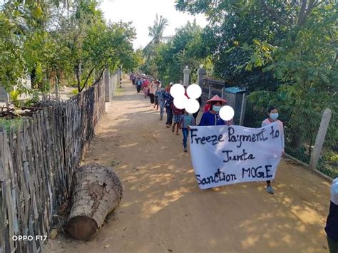 ယင်းမာပင်တွင် ဖက်ဆစ် စစ်ကောင်စီ တော်လှန်ရေး ရွာပေါင်းစုံ သပိတ်စစ်ကြောင်း ချီတက် ဆန္ဒပြ Khit