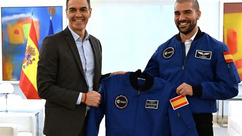 Pedro Sánchez Recibe Al Astronauta Pablo Álvarez En La Moncloa