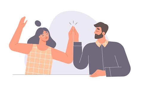 행복한 남자와 여자 주는 하이 파이브 팀워크 비즈니스 성취 성공 축하의 개념 두 명의 쾌활한 동료가 박수를 치고 있다 협력 우정