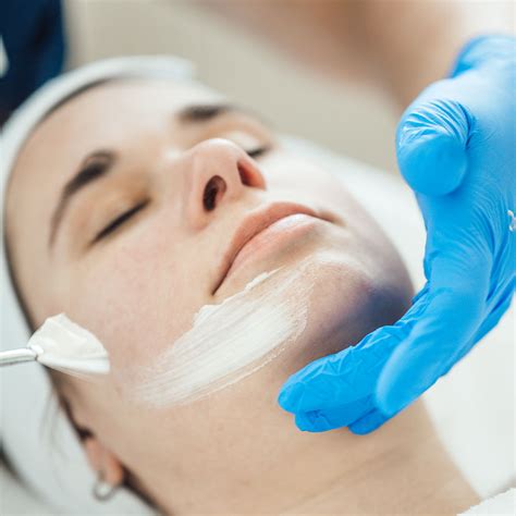 Medizinische & ästhetische Hautpflege: Effektive Therapien ...