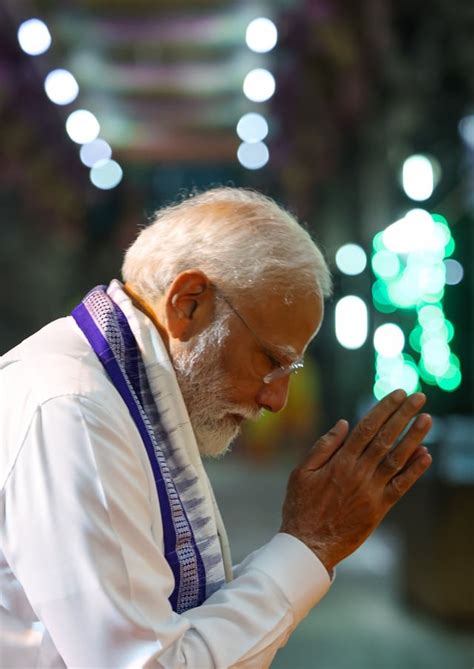 Sacred Sojourn Pm Narendra Modis Reverent Visit To Meenakshi Amman Temple