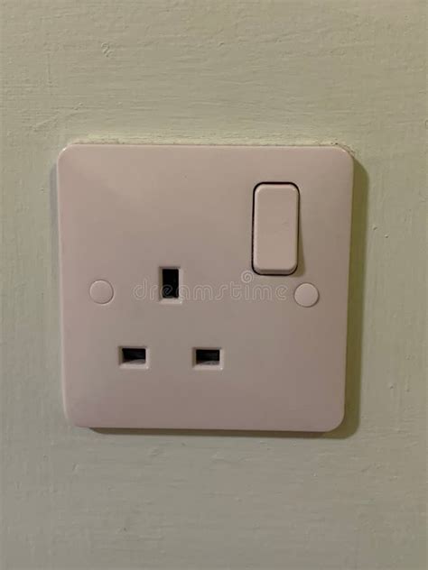 Uk Electrical Single Mains Socket With Switch Socket Flush With Wall