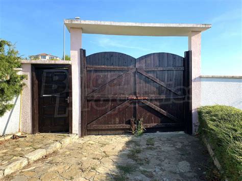 Къща в с Кошарица за продажба Просторна двуетажна къща с басейн в с Кошарица