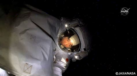 「この指を離せば宇宙の藻屑に」—野口飛行士が語る極限の船外活動｜三菱電機 Dspace