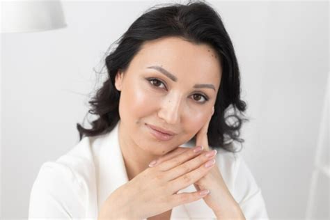 How To Get Glass Skin A Complete Guide I The Moms Co