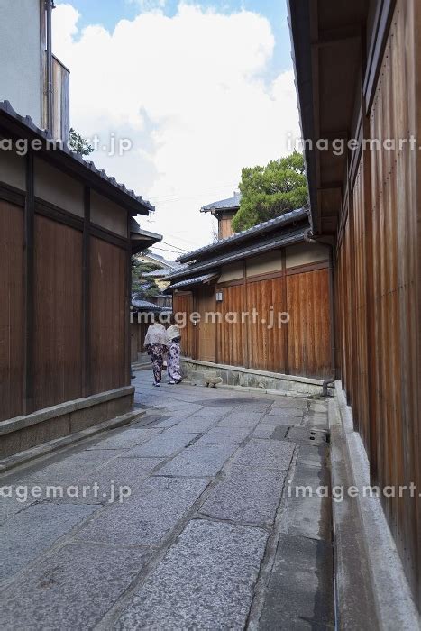祇園 石塀小路の写真素材 24463894 イメージマート