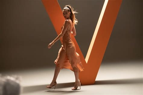 Gisele Bündchen é a estrela de campanha da sexta coleção Icona da