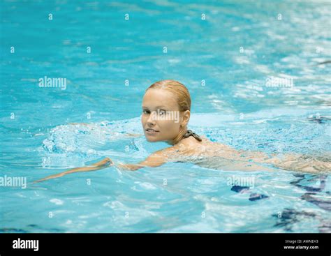 Pool Workouts Fotos Und Bildmaterial In Hoher Auflösung Alamy