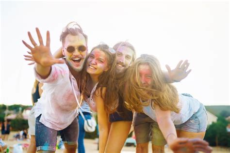Premium Photo Group Of Friends Have Fun Dance At The Holi Festival