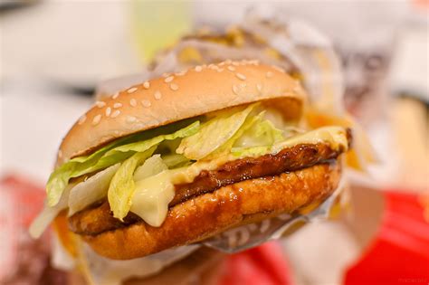 マクドナルド新作「ご当地てりやきバーガー」3種を食べ比べ！「じゃがバタ」や「博多明太」など変わり種が登場 Macaroni