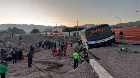 Moquegua bus interprovincial se despistó y dejó a varias personas heridas