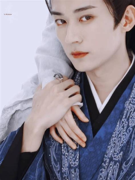 网传鞠婧祎、刘学义主演的《花间令》将于3月20日在👖播出