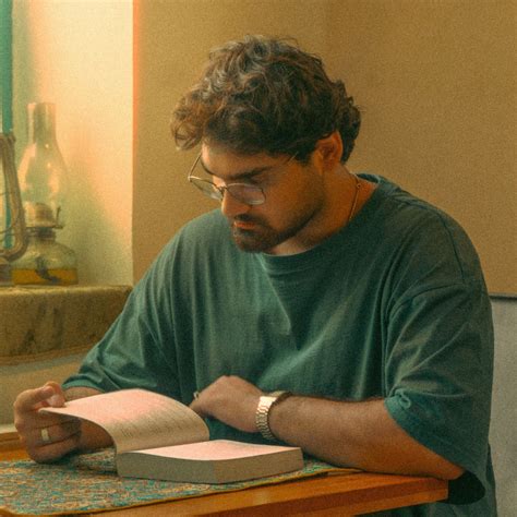 تو تا یه جایی می تونی زندگی یکی رو درست یا خراب کنی، از یه جایی به بعد