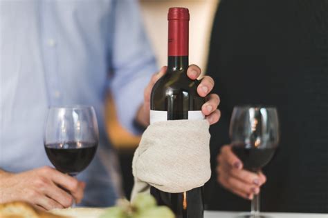 Como Servir Vinhos Corretamente Para Clientes