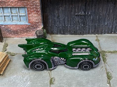 Loose Hot Wheels Batman Batmobile Arkham Asylum Dark Green Muncle