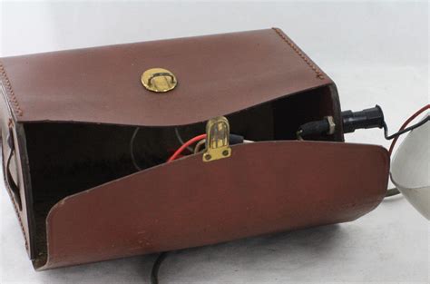 Amplion All Transistor Electronic Flashgun And Battery Pack For Display